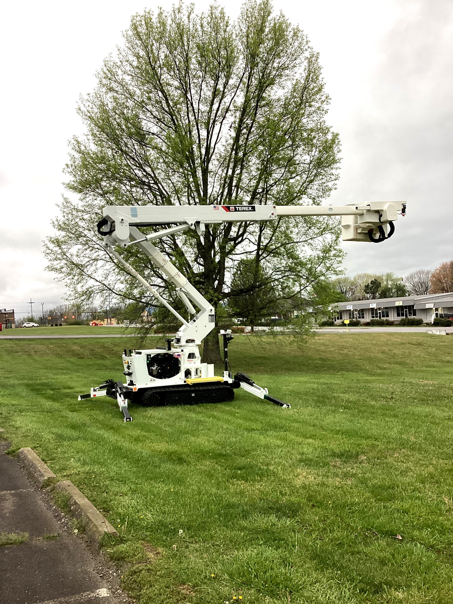 Terex Utilities partners with chassis provider for new track-based lift ...