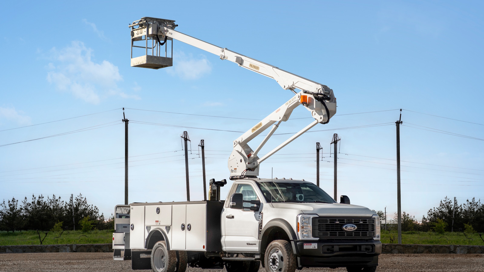 Palfinger cable placer bucket truck – Rental Management Media Group
