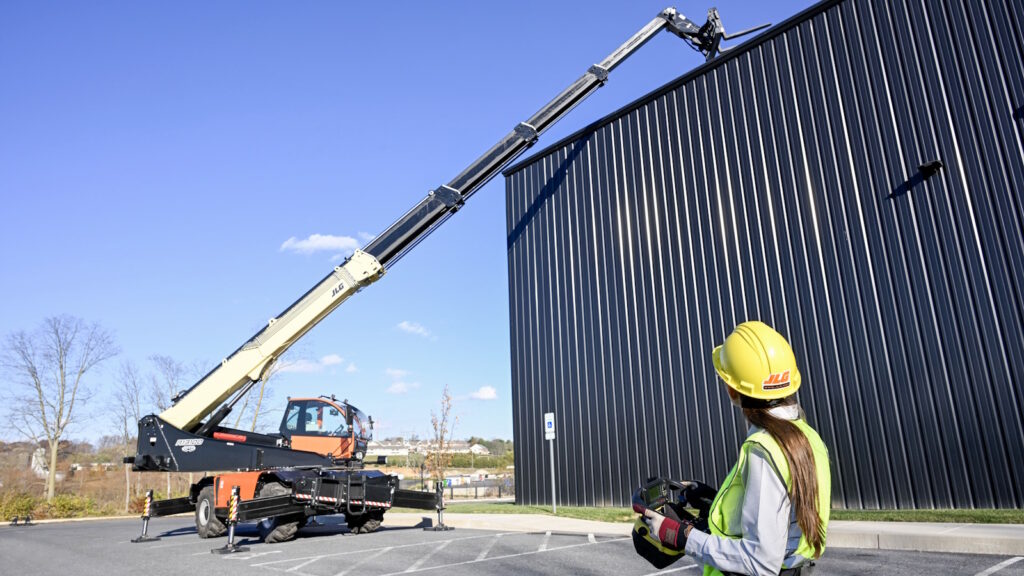 JLG rotating telehandler – Rental Management Media Group